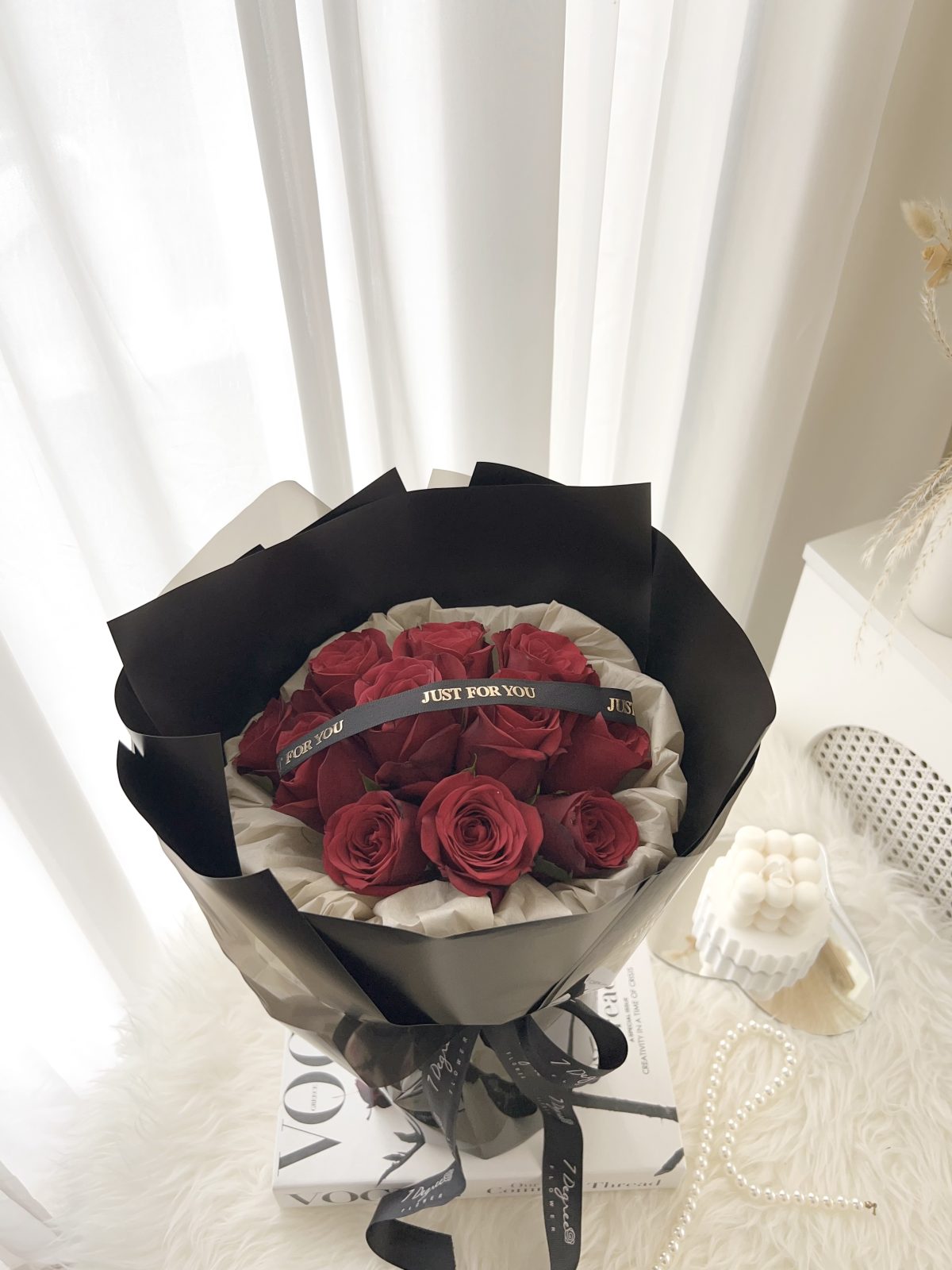 Dazzling Eleven Roses – 7 Degree Flower