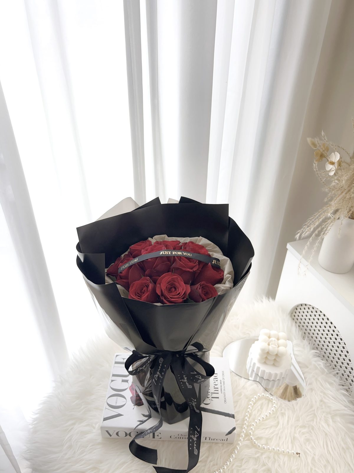 Dazzling Eleven Roses – 7 Degree Flower